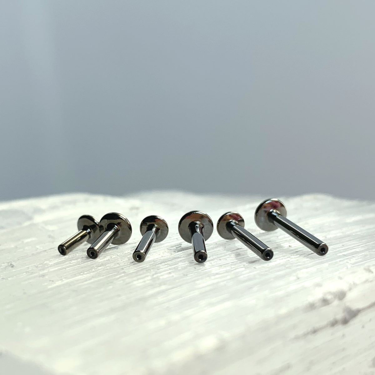 Threadless Posts – Brilliance Piercing