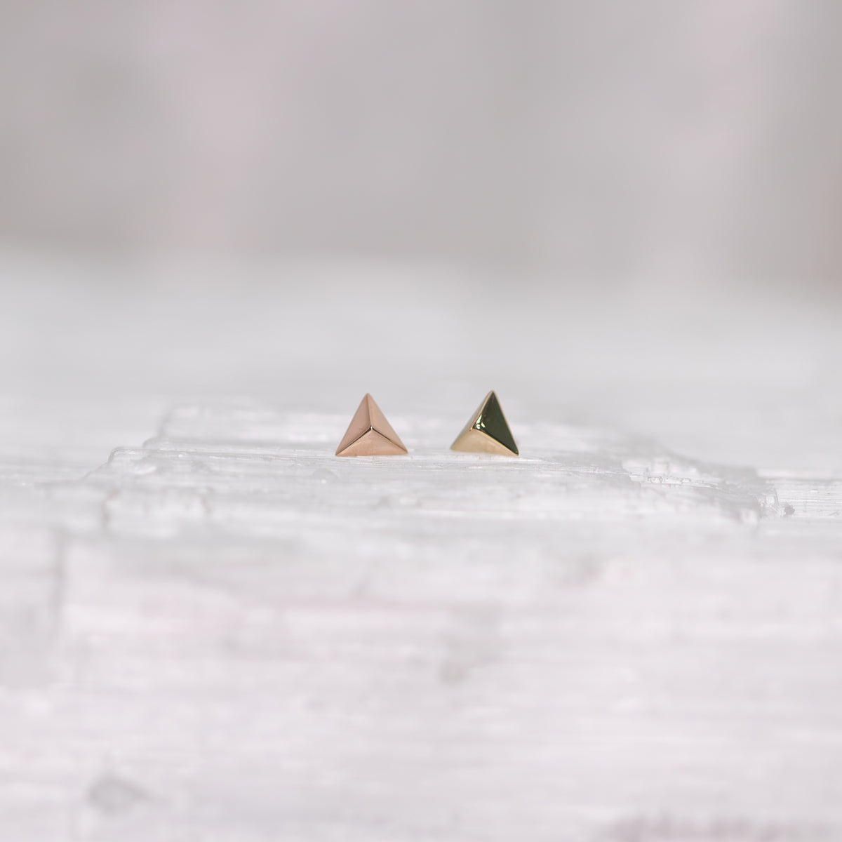 Triad Pyramid Threadless End – Brilliance Piercing