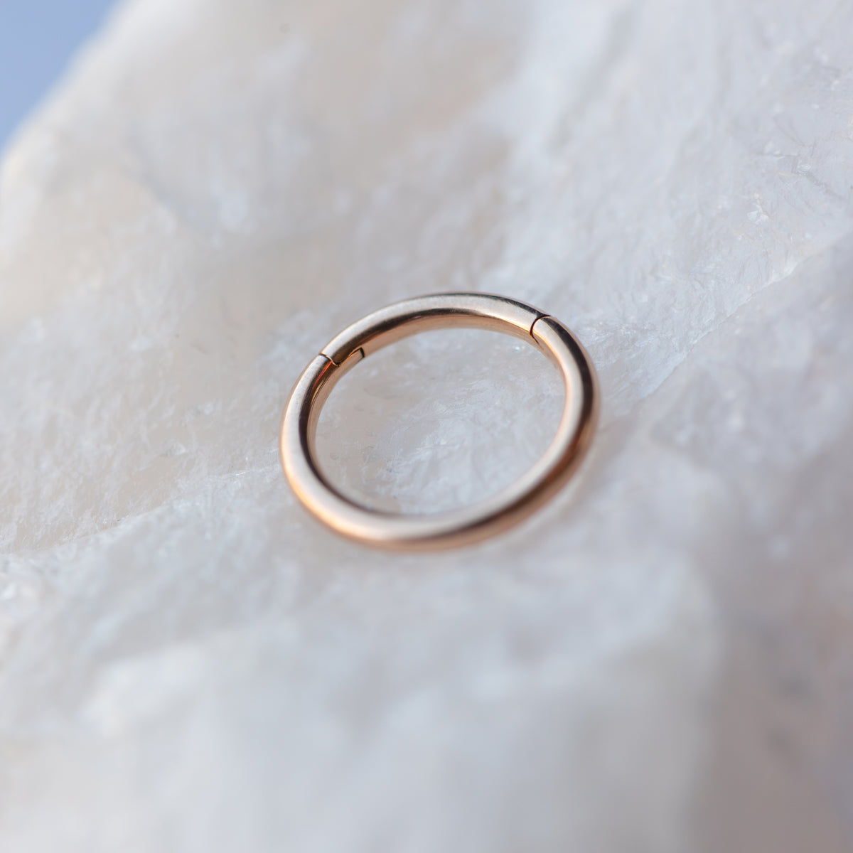 Simple Solid Gold Clicker Ring – Brilliance Piercing