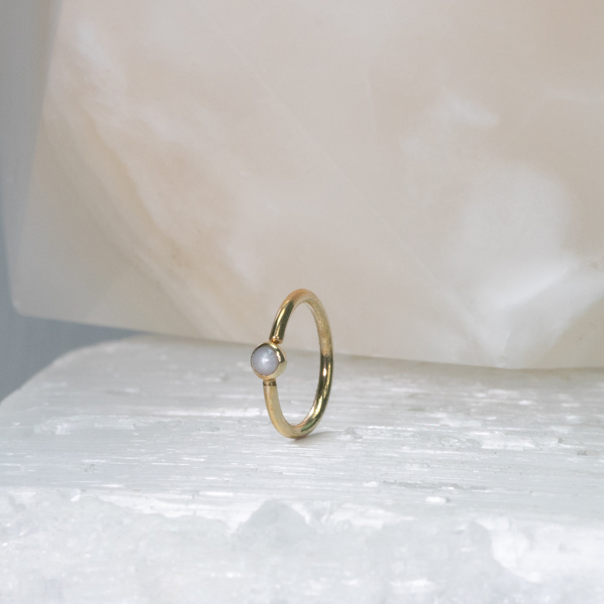 Vertical Fixed Bead Ring with Pearl Bezel – Brilliance Piercing
