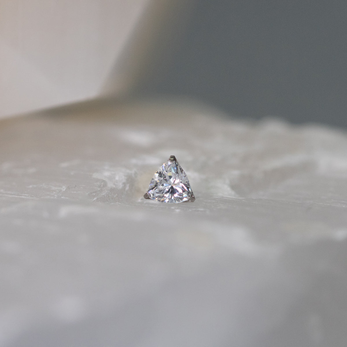 Titanium Trillion Cut Prong Set Gem Threadless End – Brilliance Piercing