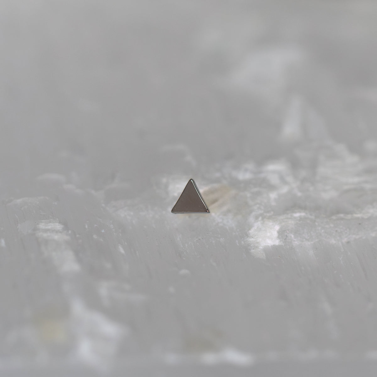 Triangle Threadless End – Brilliance Piercing