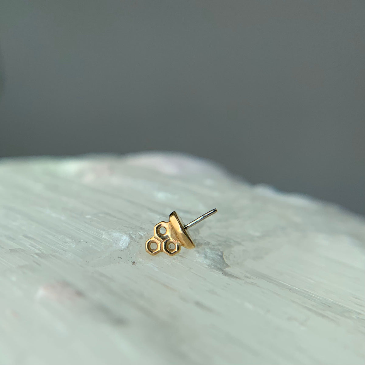 Honeycomb Side-Set Threadless End – Brilliance Piercing