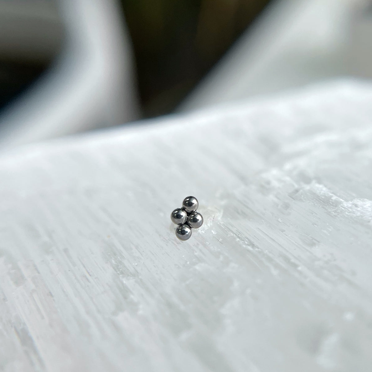 Quad-Bead Cluster Threadless End – Brilliance Piercing