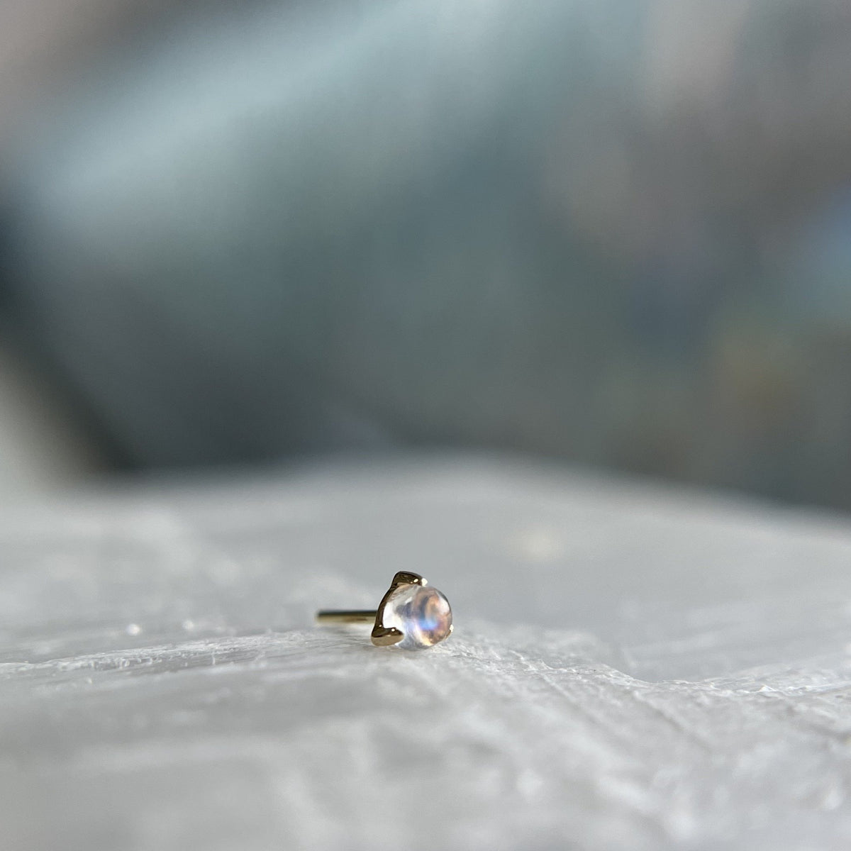 Aura with Moonstone Threadless End – Brilliance Piercing